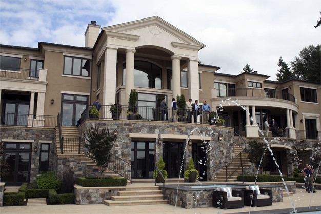 Mercer Island mansion doesn't sell at auction | Mercer Island Reporter
