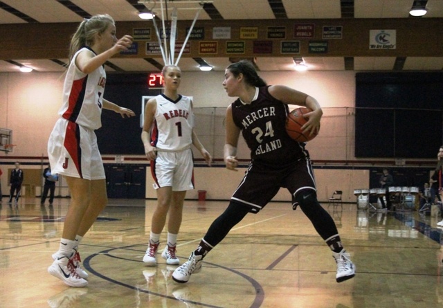 Three-ball falls as MI girls drop Juanita | Mercer Island Reporter