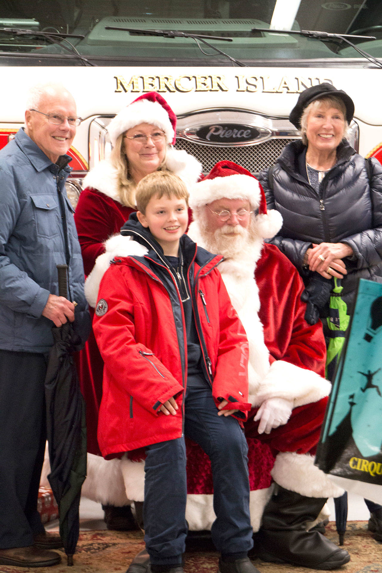 Holiday merriment marks Mercer Island tradition | Photos | Mercer ...