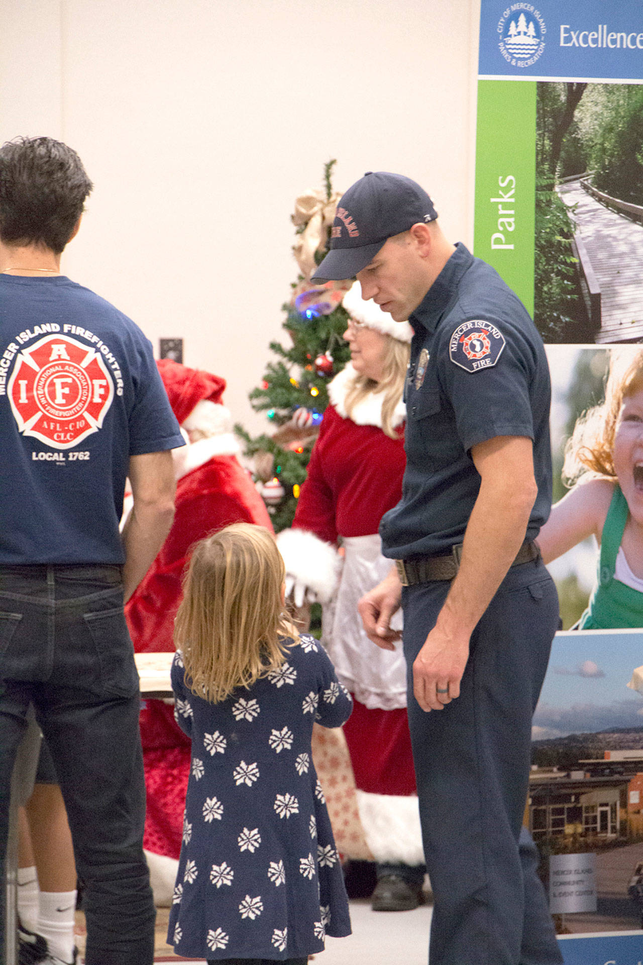 Holiday merriment marks Mercer Island tradition | Photos | Mercer ...