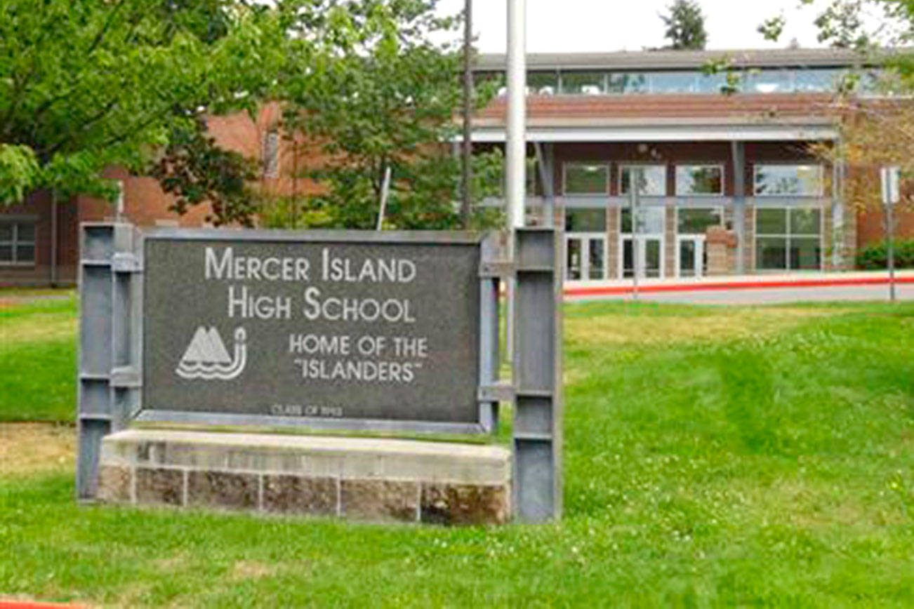 MIHS seniors receive community service awards | Mercer Island Reporter