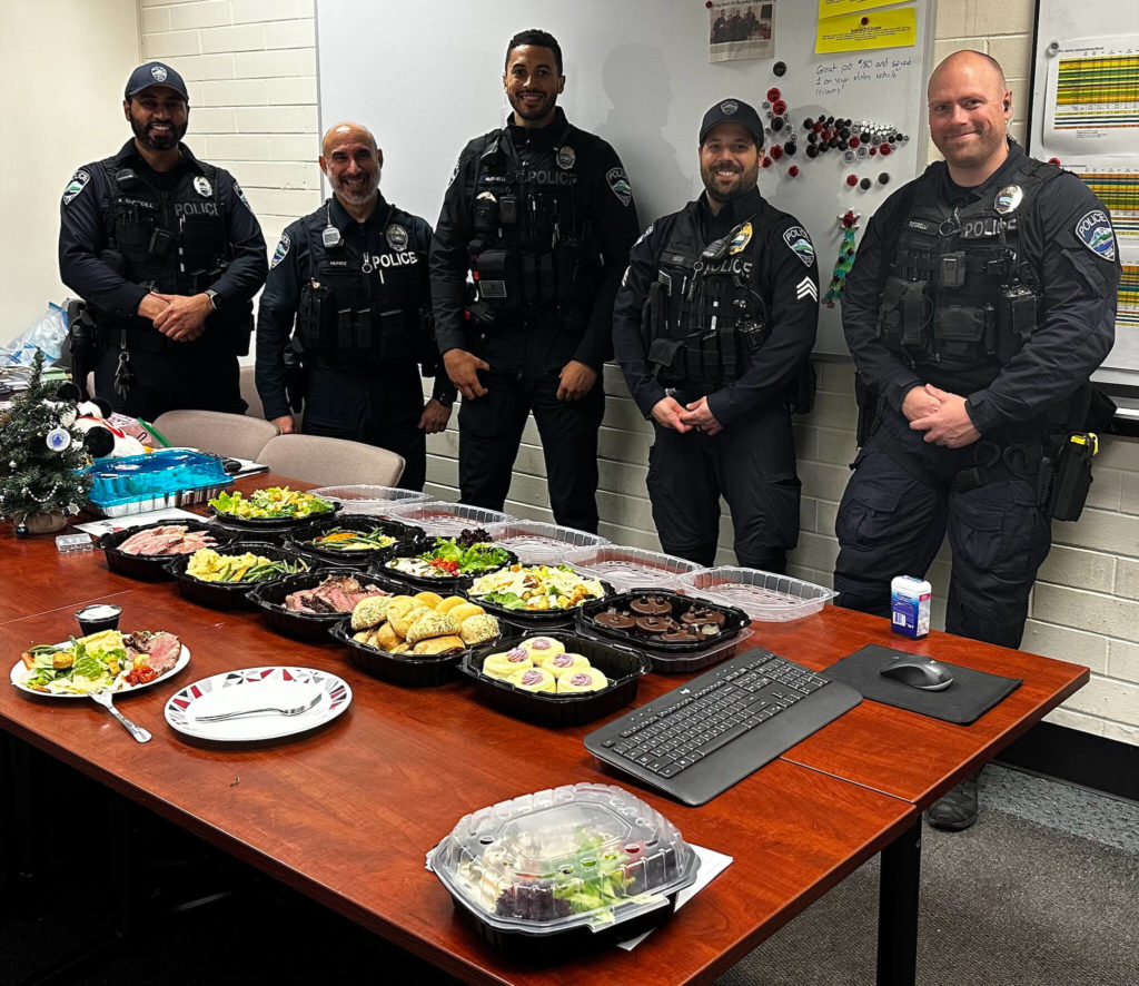 Police officers receive Christmas meal | Mercer Island Reporter