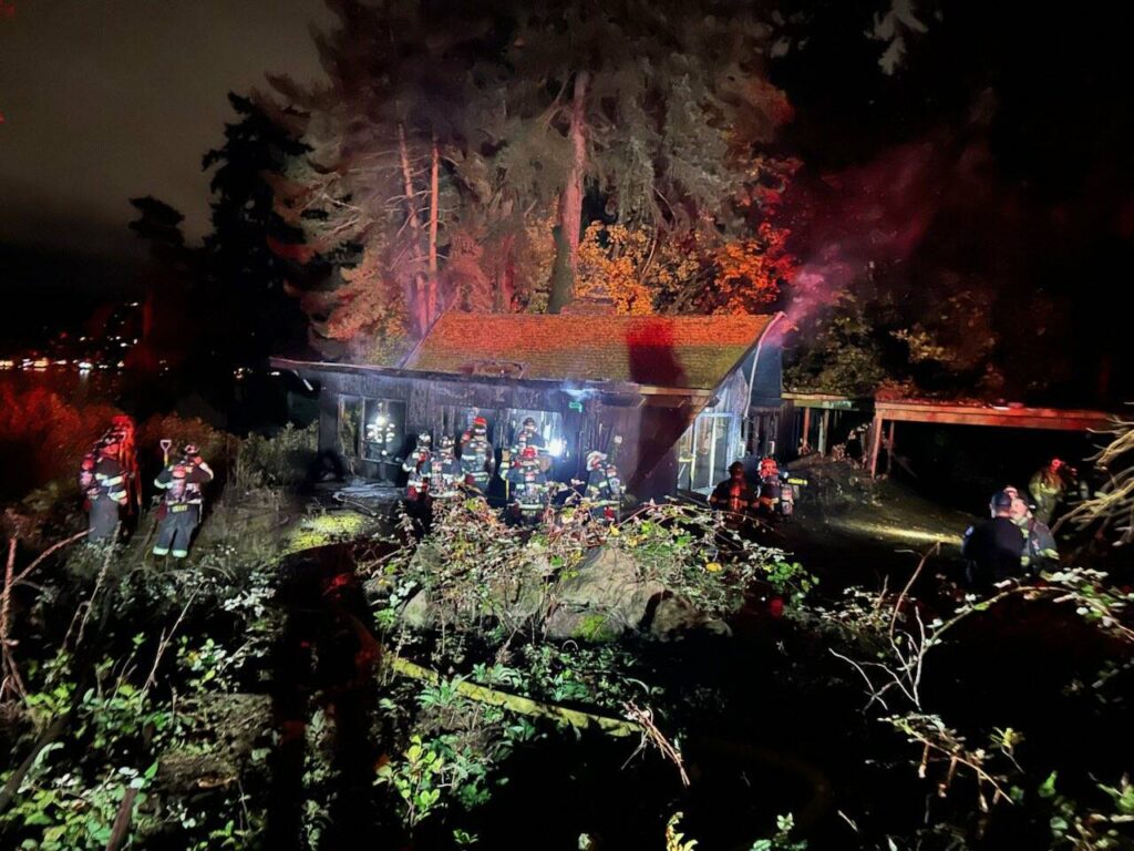 Crews extinguish Mercer Island house fire | Mercer Island Reporter