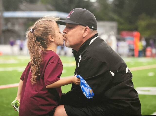 Slezinger steps down as MIHS head football coach | Mercer Island Reporter