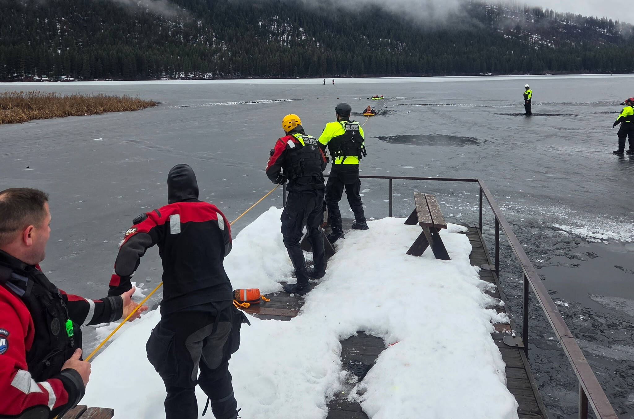 MIPD officers help rescue man who fell through ice at Fish Lake ...