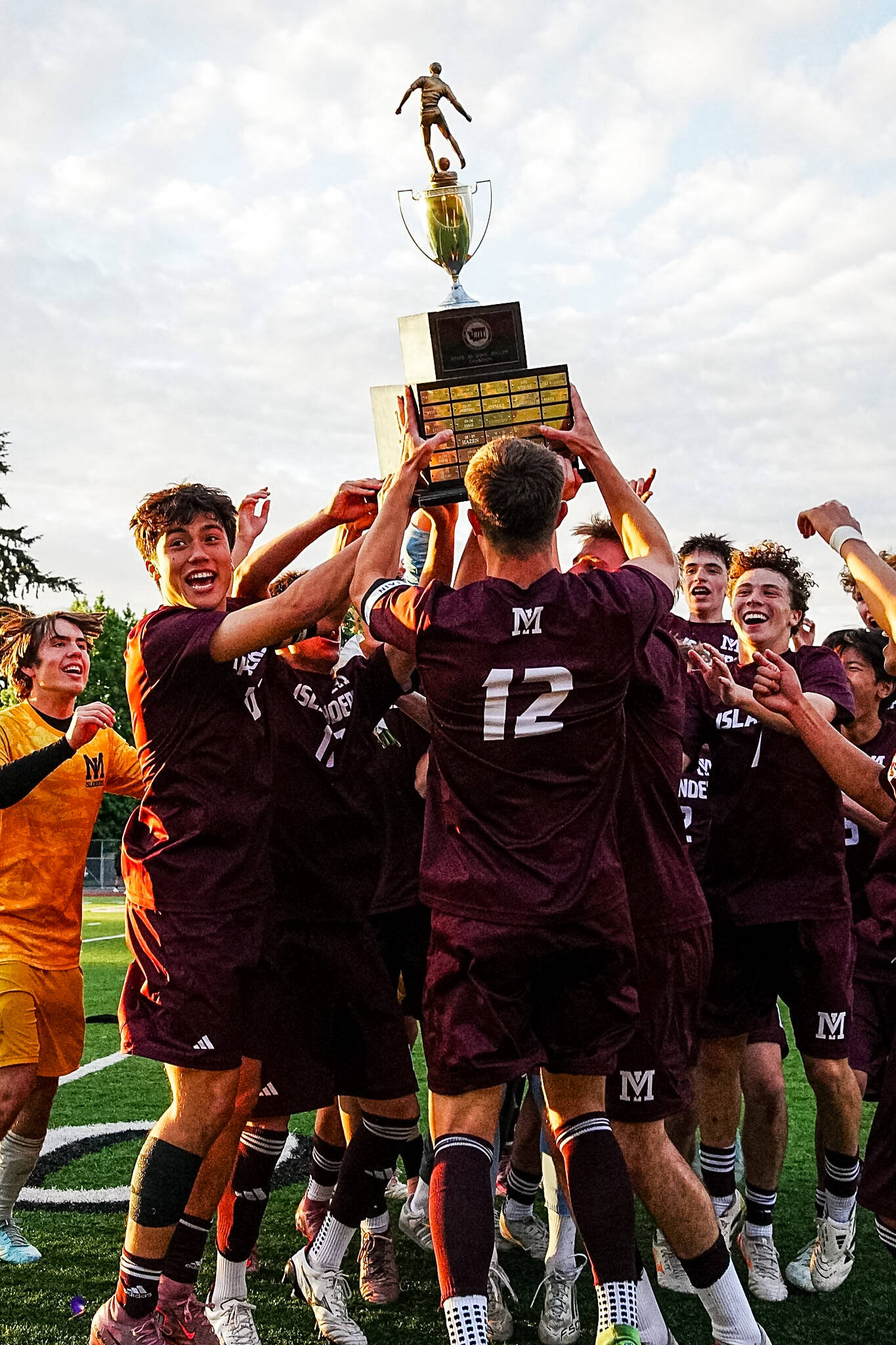 MIHS boys score state soccer championship | Mercer Island Reporter